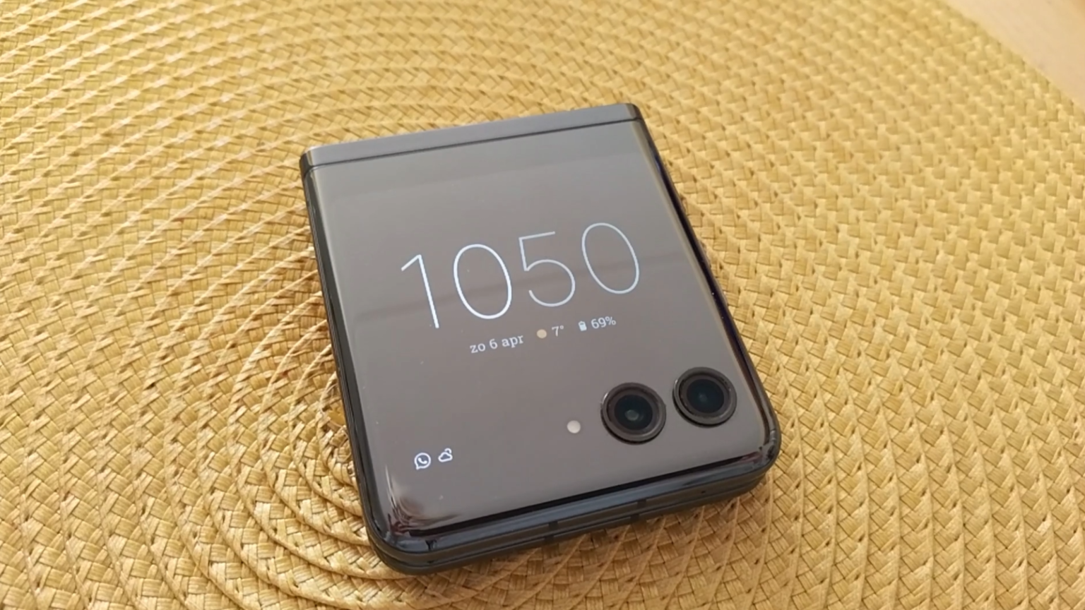 1 Year update with my Motorola RAZR – durability hinge & foldable ...